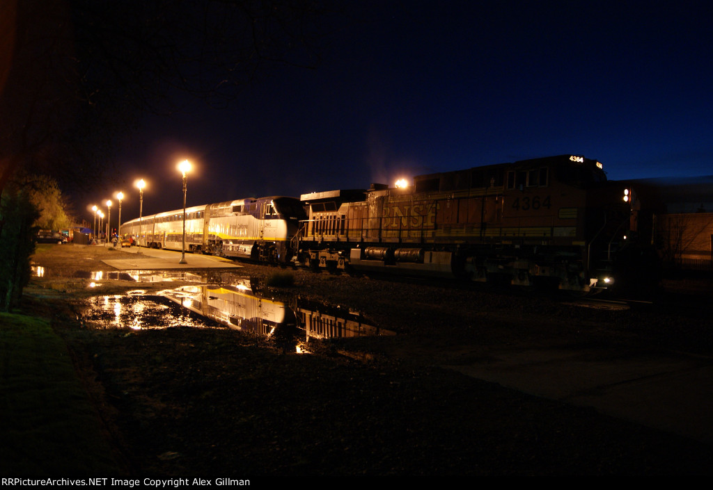 BNSF 4364 West, Amtrak 703